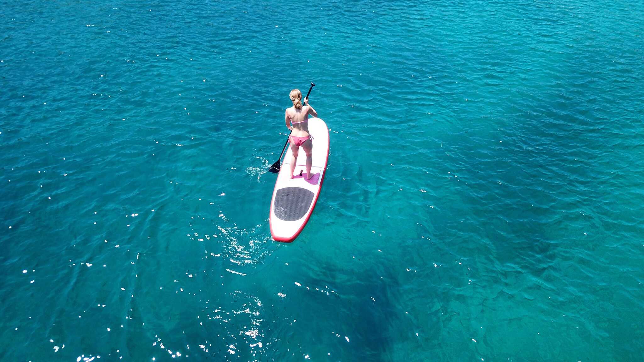 stand-up-paddle-board-and-beach
